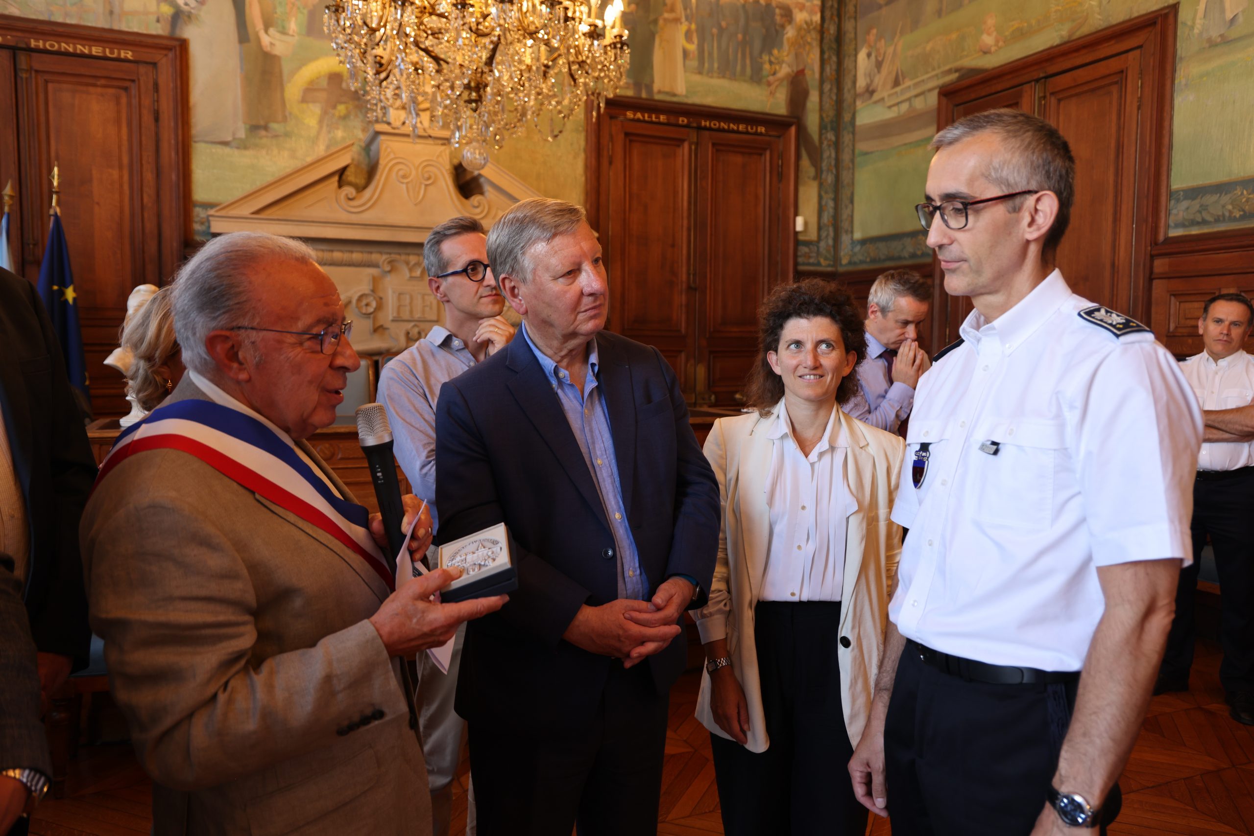 Médaille de la ville > Trois Nogentais distingués - Ville de Nogent-sur ...