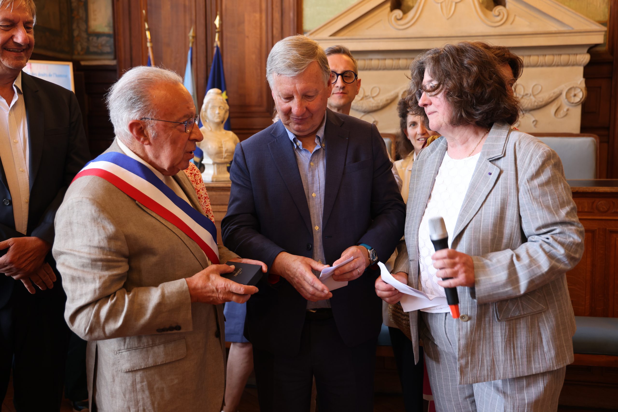 Médaille de la ville > Trois Nogentais distingués - Ville de Nogent-sur ...