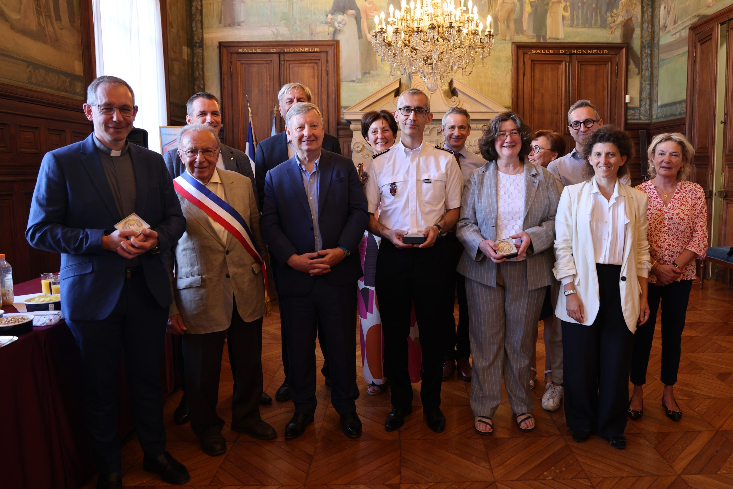Médaille de la ville > Trois Nogentais distingués - Ville de Nogent-sur ...